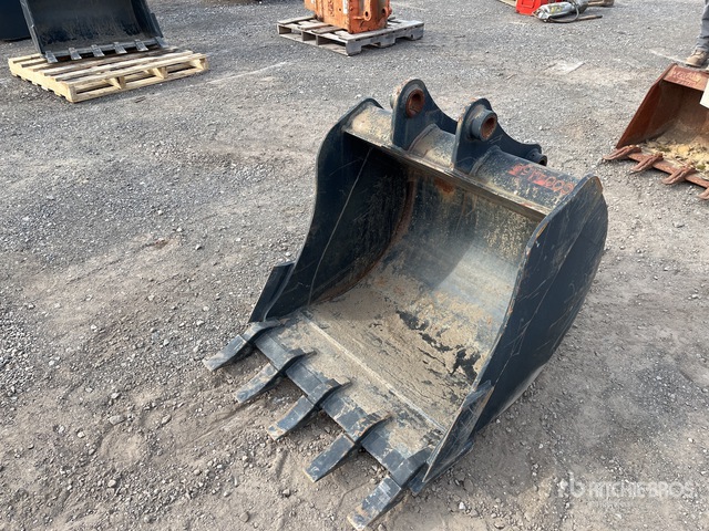 JCB 3CX 30 in Digging Backhoe Rear Bucket | Ritchie Bros. Auctioneers