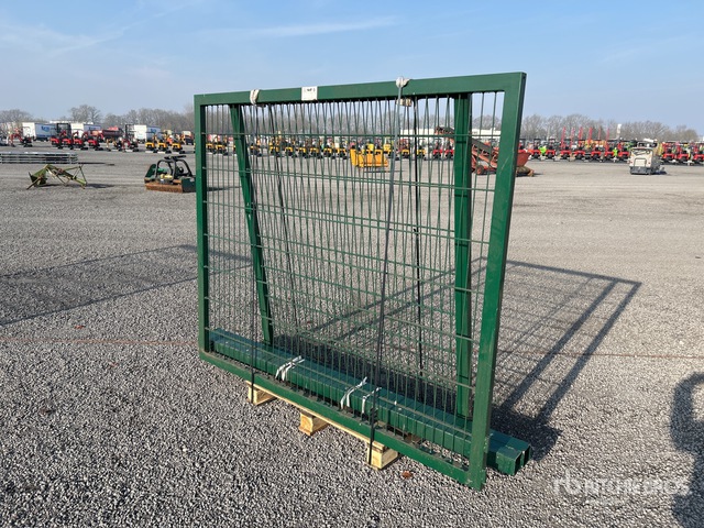 Asymmetrical Gate 350x163 cm Fencing | Ritchie Bros. Auctioneers