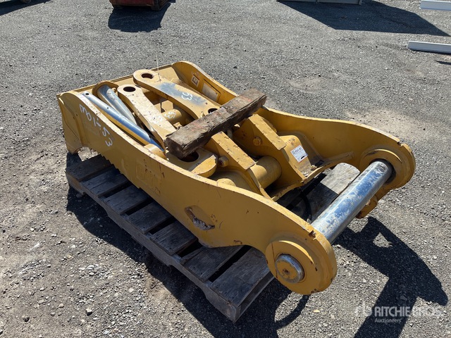 Cat Excavator Thumb | Ritchie Bros. Auctioneers