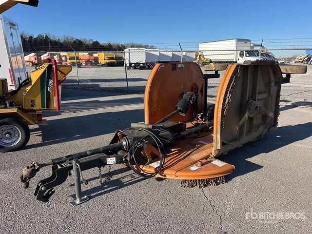 Woods BW12 Batwing Lawn Mower | Ritchie Bros. Auctioneers