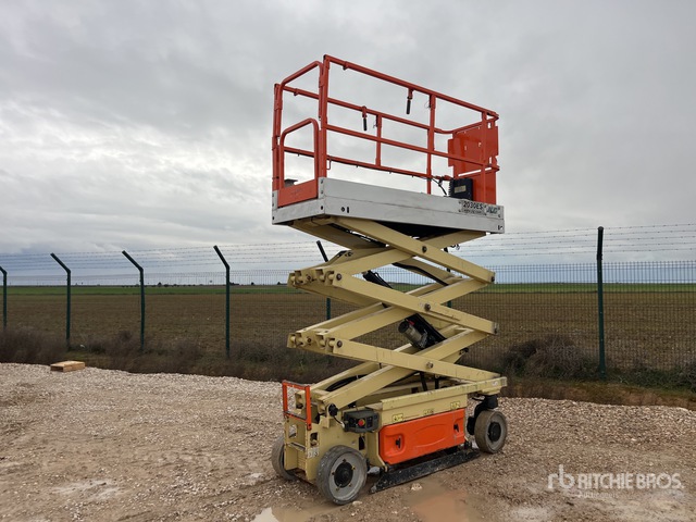 2013 JLG 2030ES Electric Scissor Lift | Ritchie Bros. Auctioneers