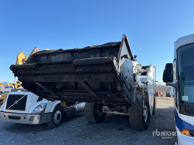 2015 Roadtec SB2500E Wheel Asphalt Transfer Machine | Ritchie Bros ...