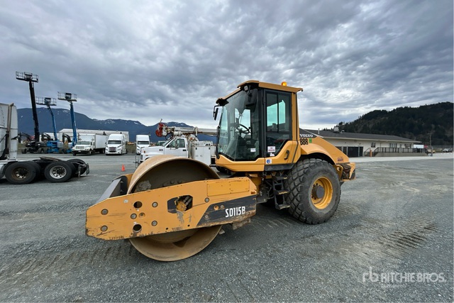 2017 Volvo SD115B SJG Smooth Drum Compactor | Ritchie Bros. Auctioneers