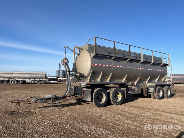 2014 Lazer Inox 30000 L Quad/A Pup Tanker Trailer | Ritchie Bros ...