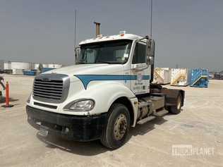 2005 Freightliner Columbia 4x2 Winch Truck in La Porte, Texas, United ...