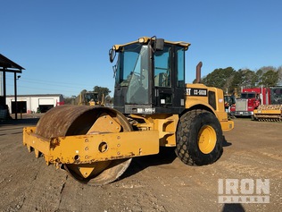 2001 Cat CS-563D Smooth Drum Compactor in Carthage, Texas, United ...
