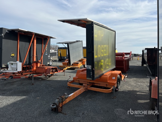 2003 ADDCO DH1000 Solar Message Board | Ritchie Bros. Auctioneers