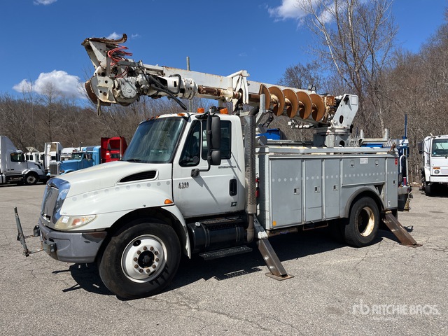 2004 Terex Telelect Commander 4045 on 2005 International 4300 4x2 ...