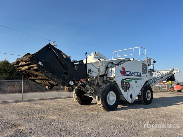 2000 Roadtec SB-2500B Wheel Asphalt Transfer Machine | Ritchie Bros ...