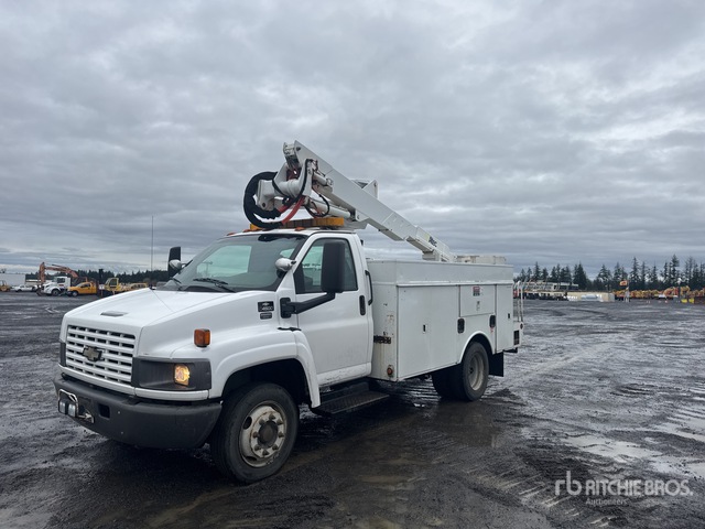 2004 Altec AT-35-G 35 ft on 2004 Chevrolet 4500 4x2 Bucket Truck ...