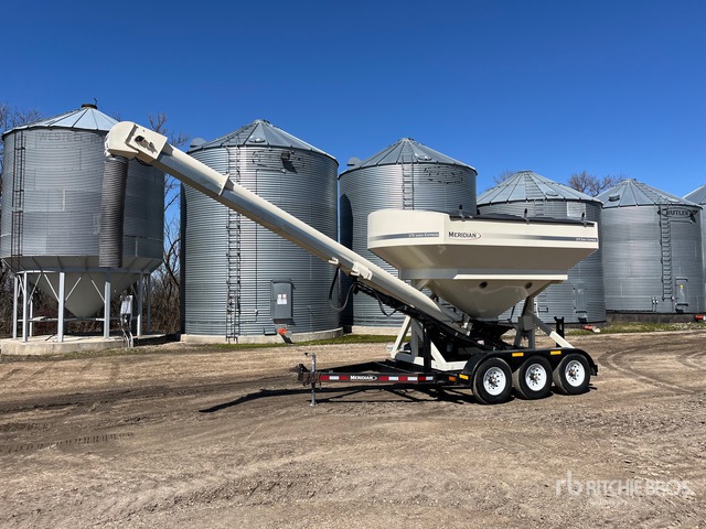 2013 Meridian 375DX8 22 ft 375 bu Seed Tender | Ritchie Bros. Auctioneers