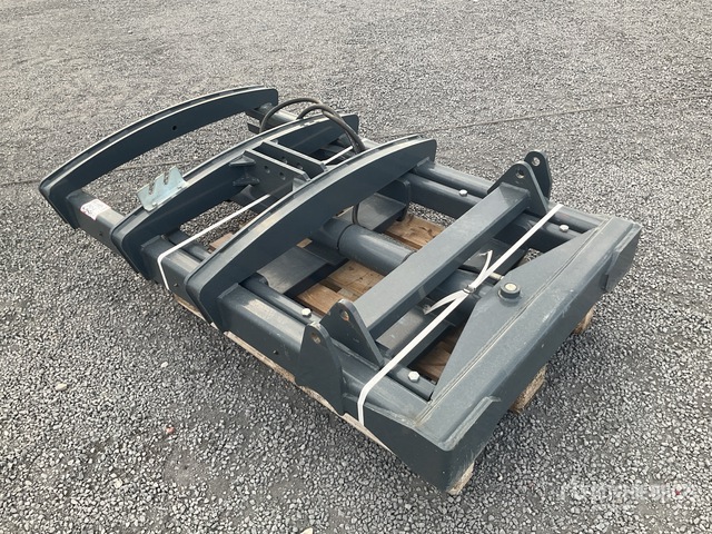 Saphir PFL2042 Tractor Pallet Forks | Ritchie Bros. Auctioneers