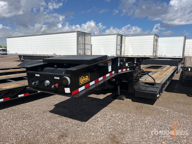 2025 Witzco RG-52 Tri/A Removable Gooseneck Rimorchio ribassato | Ritchie Bros. Auctioneers