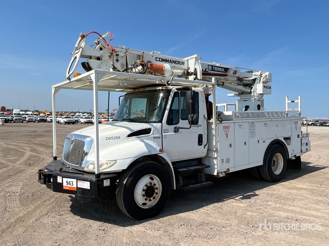 2013 Terex Commander C4045 on 2014 International 4300 4x2 Digger ...