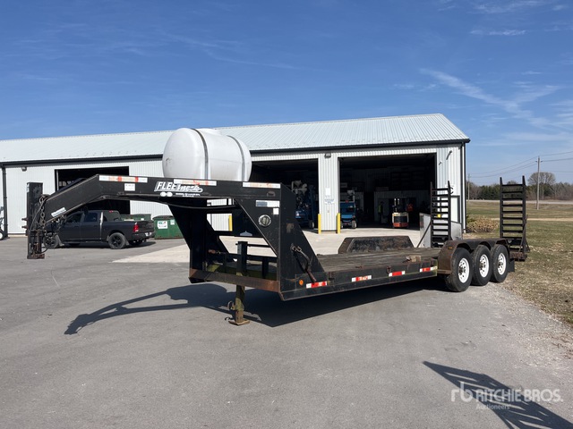 2004 Diamond 24 ft Tri/A Gooseneck Equipment Trailer | Ritchie Bros ...
