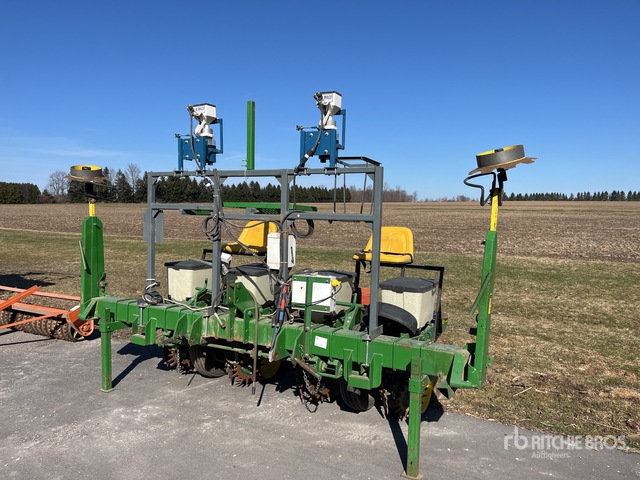 John Deere 7000 4 Row Planter | Ritchie Bros. Auctioneers