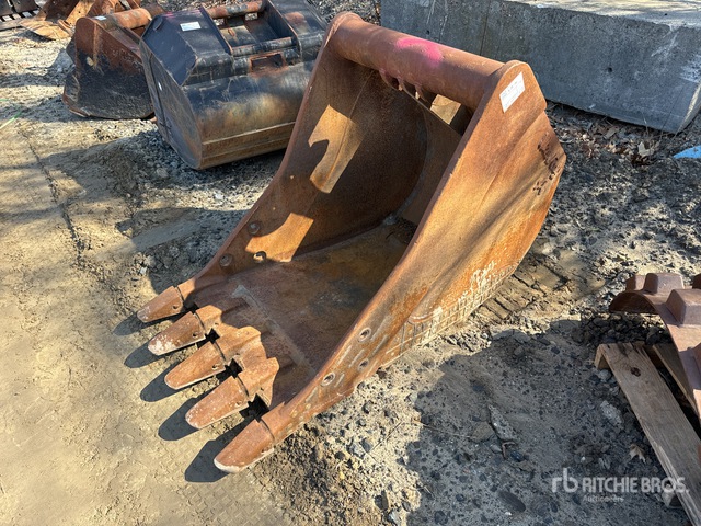Wain-Roy 36 in Digging Excavator Bucket | Ritchie Bros. Auctioneers