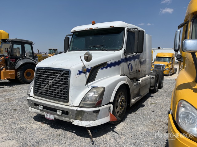 2008 Volvo VNL 64T 430 6x4 Tractocamion con Dormitorio (INOPERABLE) / T ...