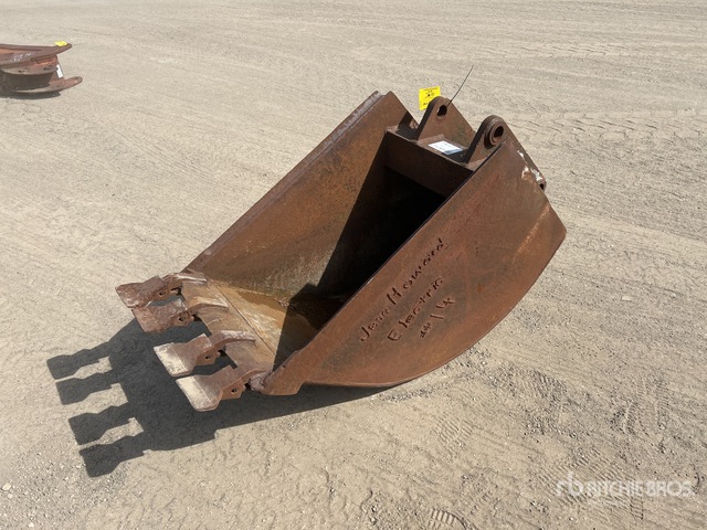 Ford 24 in Backhoe Loader Bucket | Ritchie Bros. Auctioneers