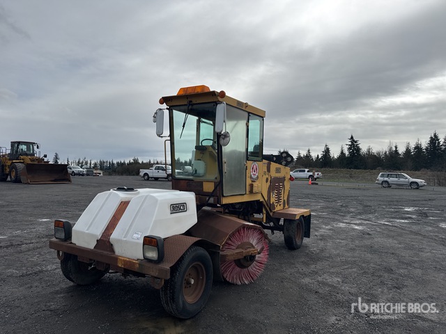2000 Rosco RB48 Self-Propelled Broom | Ritchie Bros. Auctioneers