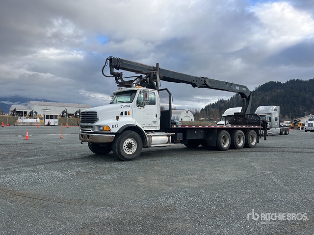 2004 Hiab 335-4 Articulated Boom on 2005 Sterling LT9500 8x6 Boom Truck ...