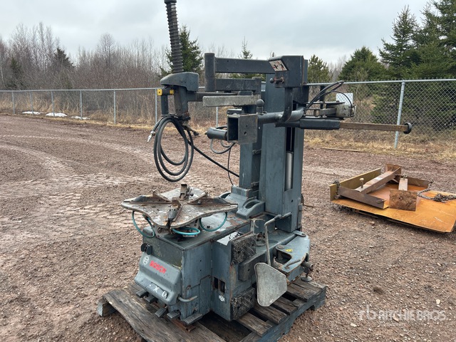 2011 Bosch TCE320 Tire Changer | Ritchie Bros. Auctioneers