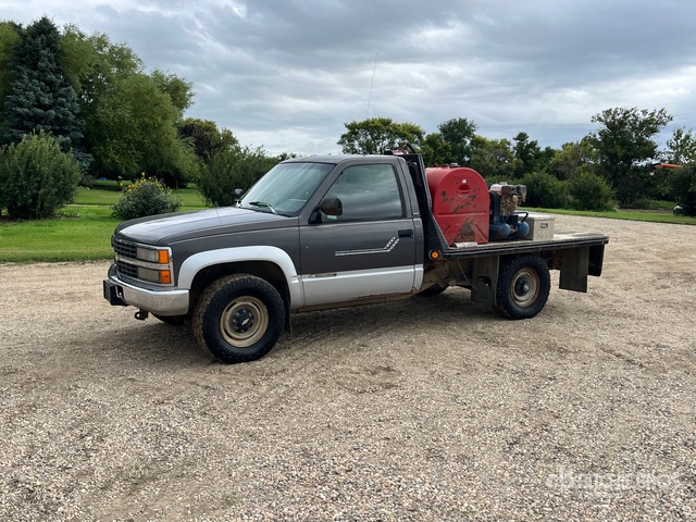 1993 Chevrolet 2500 Cheyenne 4x4 Flatbed Truck | Ritchie Bros. Auctioneers