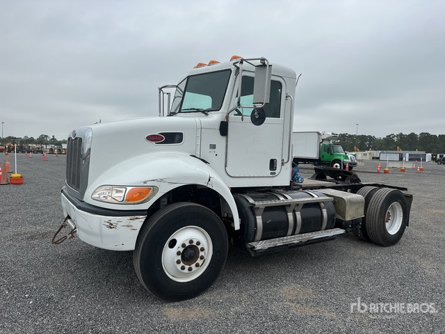 2015 Peterbilt 382 CNG 4x2 S/A Day Cab Truck Tractor | Ritchie Bros. Auctioneers