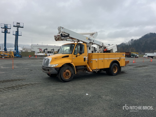 2005 Altec TA45M-T50 49 ft on 2006 International 4300 4x2 Bucket Truck | Ritchie Bros. Auctioneers