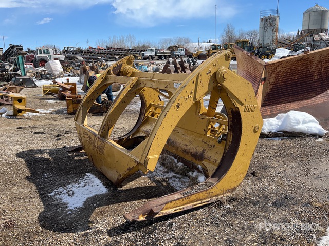 IMAC 96 in Pipe Wheel Loader Grapple | Ritchie Bros. Auctioneers