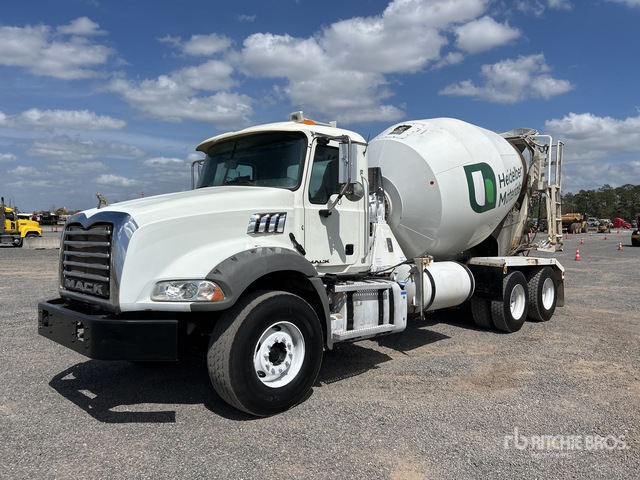2015 Mack GU813 6x4 Camion hormigonera | Ritchie Bros. Auctioneers