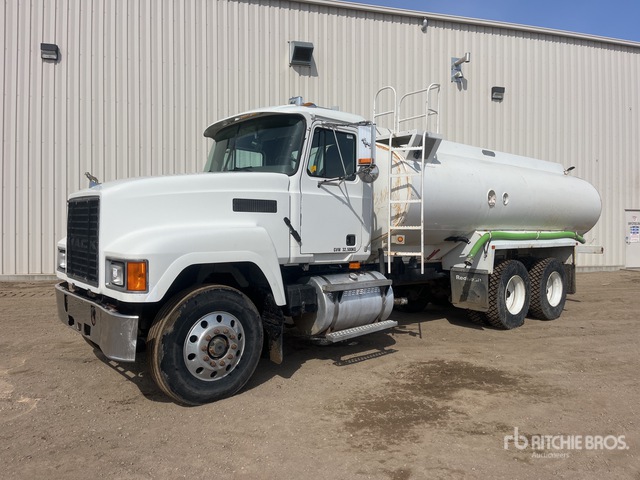 2003 Mack CH613 15900 L 6x4 Water Truck | Ritchie Bros. Auctioneers
