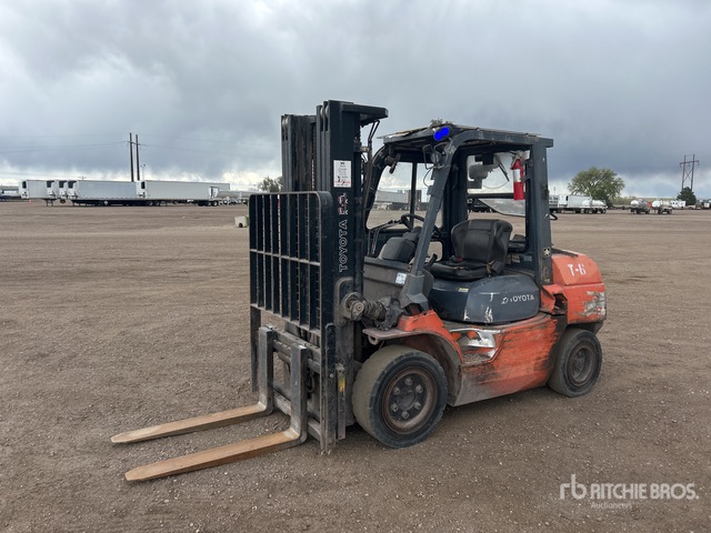 2011 Toyota 7FDU35 7000 lb Pneumatic Tire Forklift | Ritchie Bros ...
