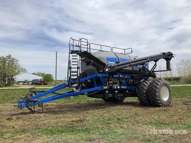 2022 New Holland P4760 725 bu Tow-Between Air Cart | Ritchie Bros ...