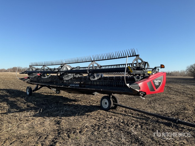 2018 MacDon FD135 35 ft Flex Combine Header | Ritchie Bros. Auctioneers