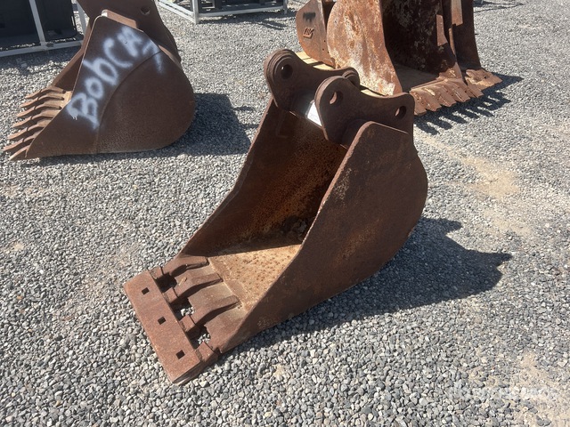 Bobcat 18 in Digging Excavator Bucket - Fits Bobcat E88 | Ritchie Bros ...