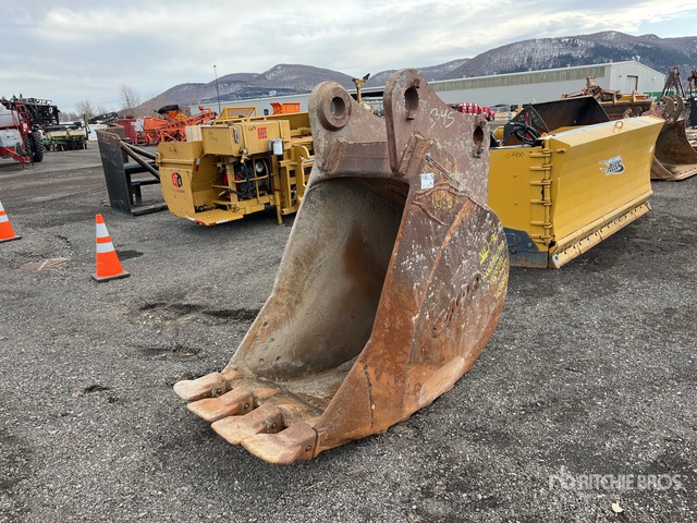 EACO 33 in Digging Excavator Bucket - Fits Cat 345DL | Ritchie Bros ...