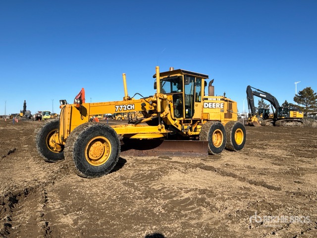 2001 John Deere 772CH AWD Motor Grader | Ritchie Bros. Auctioneers