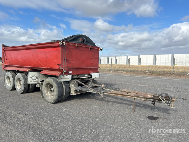 2000 Valeena 5 m Super Dog End Dump Trailer | Ritchie Bros. Auctioneers