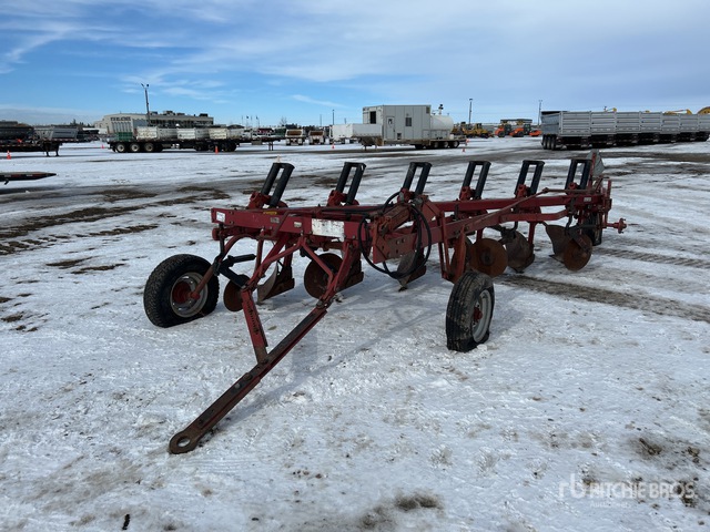 Case 770 MB 15 ft 6 Bottom Breaking Plow | Ritchie Bros. Auctioneers