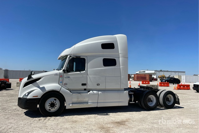 2019 Volvo VNL760 6x4 T/A Sleeper Truck Tractor | Ritchie Bros. Auctioneers