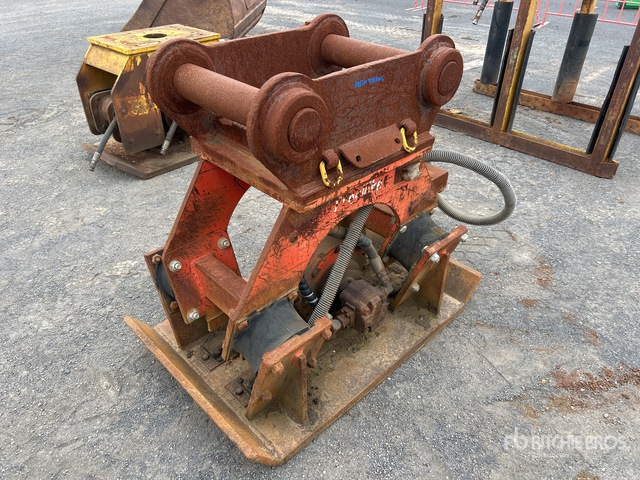 PneuVibe Q/C Excavator Hydraulic Plate Compactor - Fits Komatsu PC300 ...