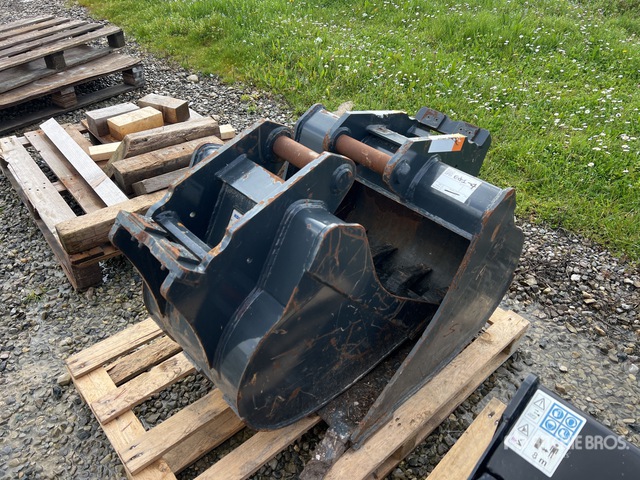 Quantity of (1) Pallets of Excavator Bucket | Ritchie Bros. Auctioneers