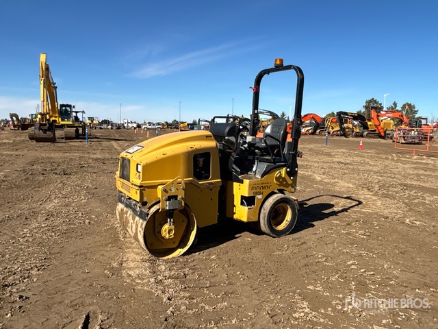 2015 Cat CC24B Combination Roller | Ritchie Bros. Auctioneers