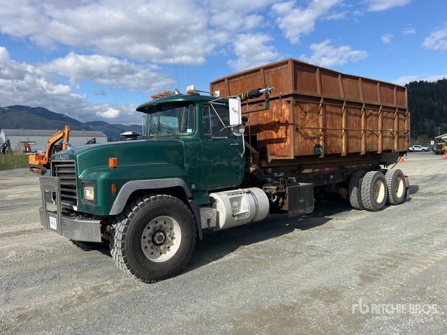 2003 Mack RD688S 6x4 Roll-Off Truck | Ritchie Bros. Auctioneers