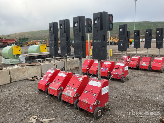 Quantity of (4) Pike Signals Traffic Light | Ritchie Bros. Auctioneers