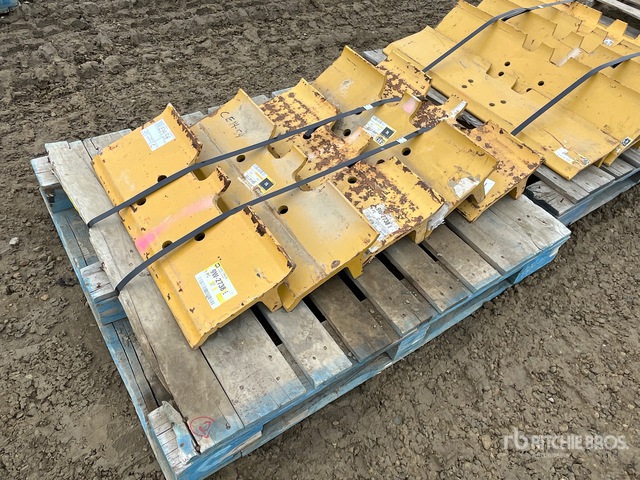 Quantity of (5) Track Pads - Fits Cat D9 | Ritchie Bros. Auctioneers
