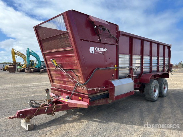 Giltrap RF25 6.4 m Bogie/A Silage Trailer | Ritchie Bros. Auctioneers