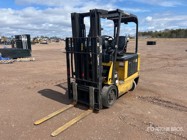 Cat EX4000CC 3650 lb Electric Forklift | Ritchie Bros. Auctioneers