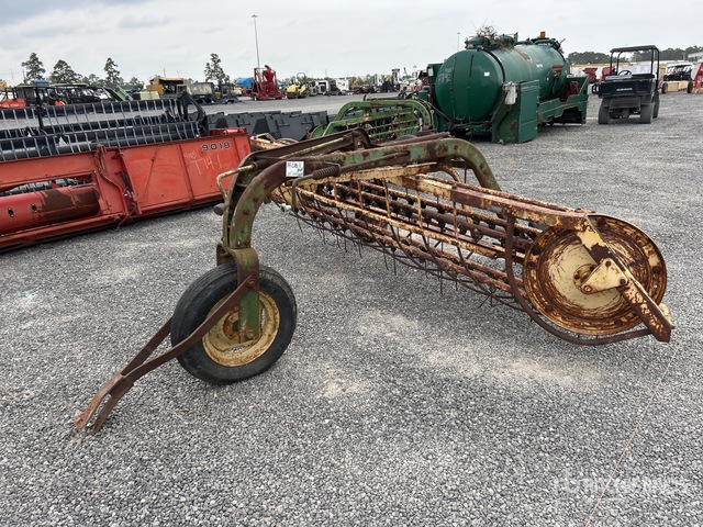 John Deere 120 in 2 Wheel Hay Rake | Ritchie Bros. Auctioneers